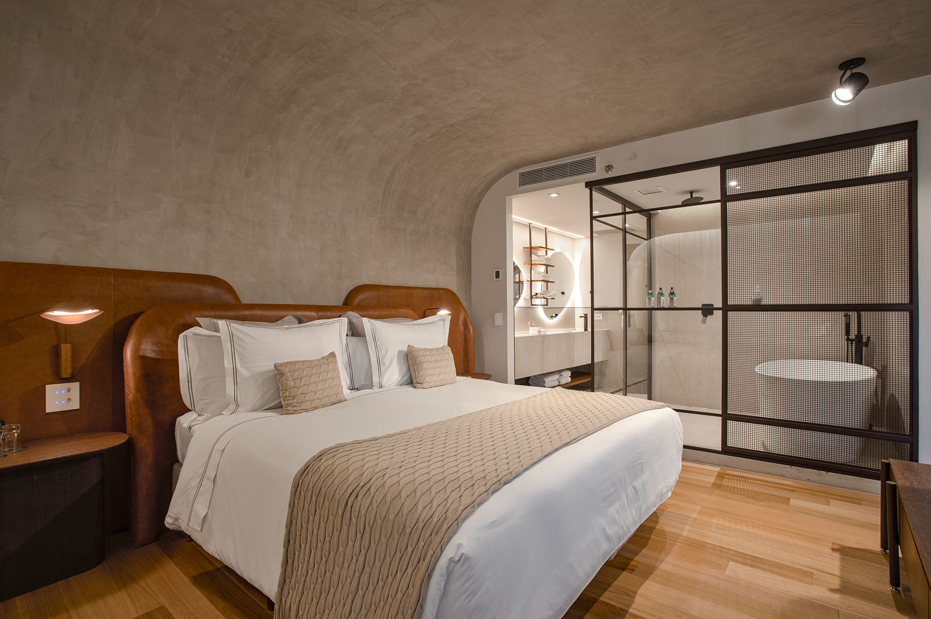 Qoya Hotel Curitiba - Curio Collection by Hilton